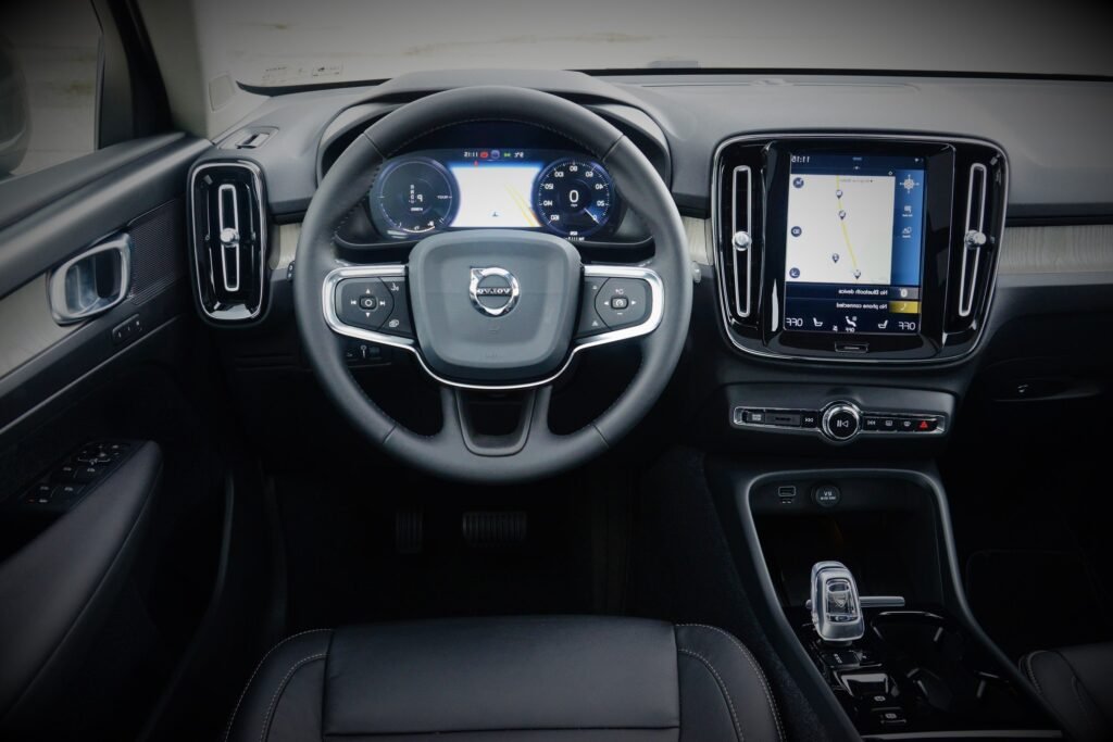 2020 volvo xc40 r design | عالم السيارات السعودي